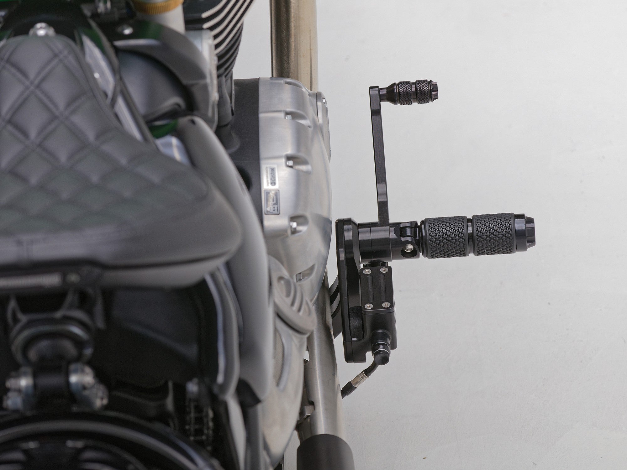 Triumph Bonneville Bobber-Forward foot control – Bros Custom Parts