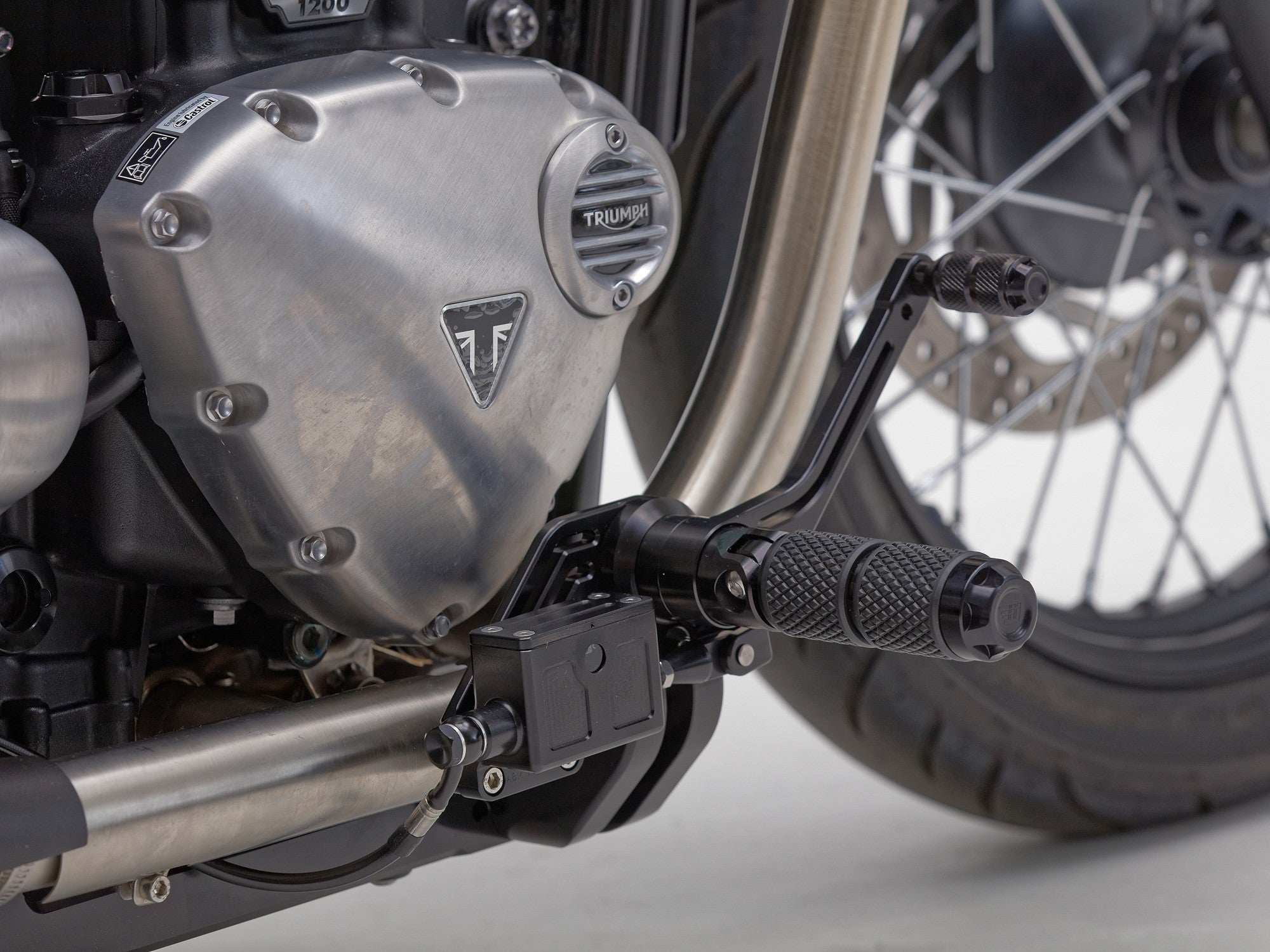 Triumph Bonneville Bobber-Forward foot control – Bros Custom Parts