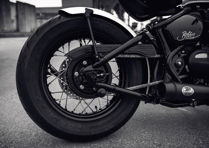Triumph Bonneville Bobber -Metal rear fender incl. struts with lightin ...