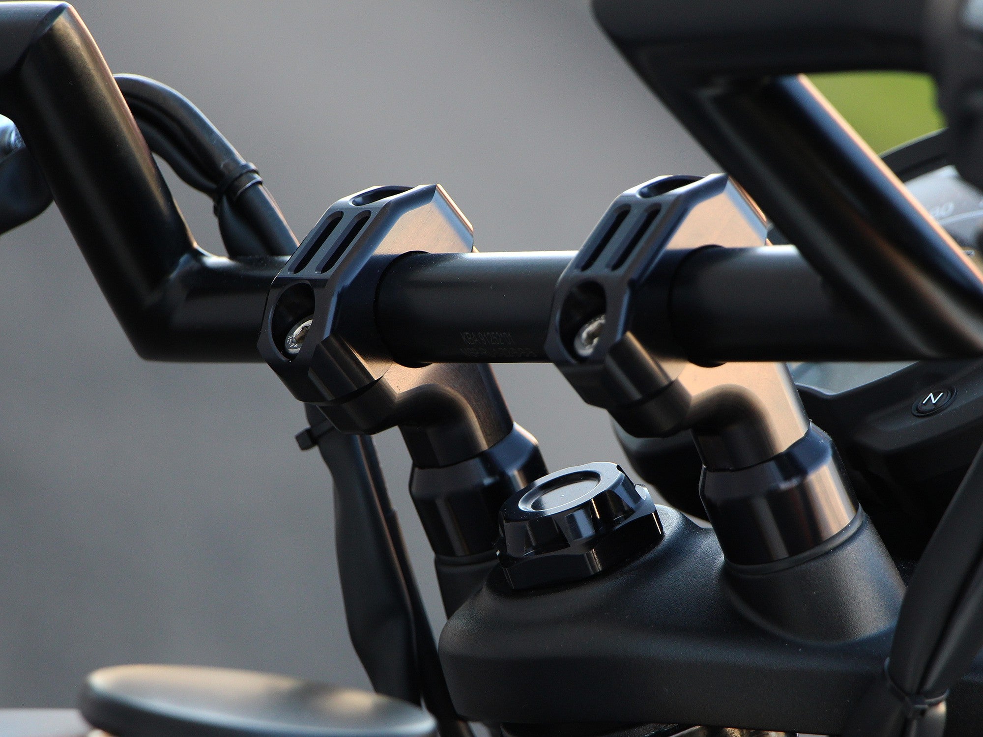 Triumph Bonneville Bobber - Handlebar riser – Bros Custom Parts