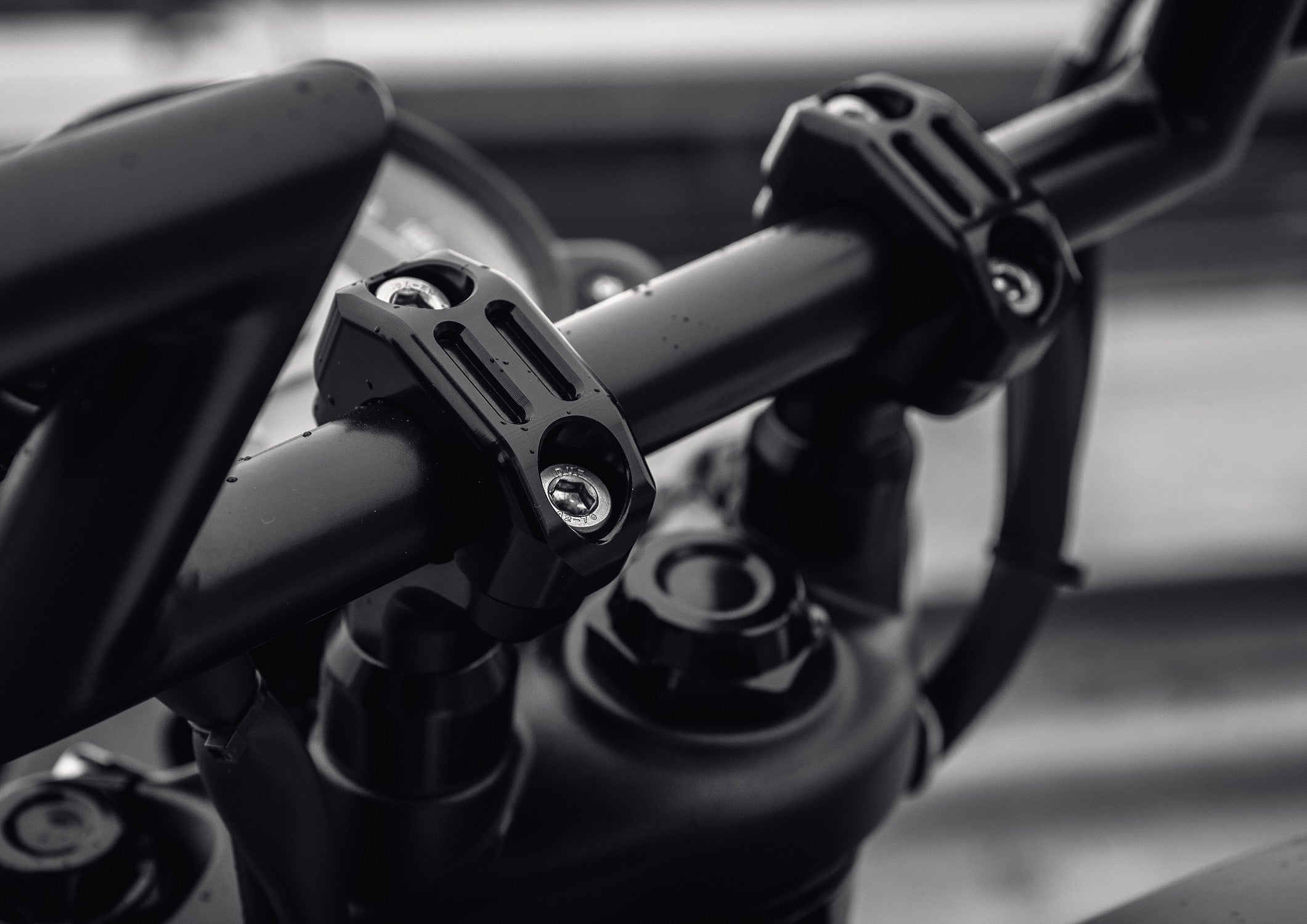 Triumph Bonneville Bobber - Handlebar riser – Bros Custom Parts